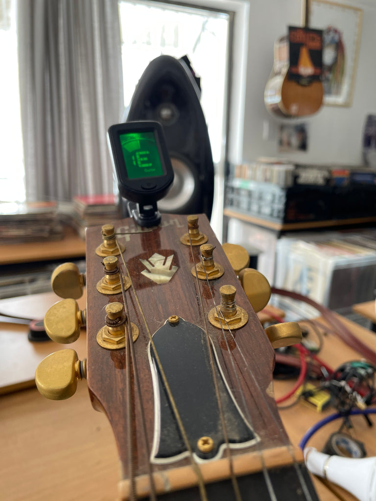 Musical Innovation- Clip on Tuner for Guitar, Chromatic, Bass, Violin ...